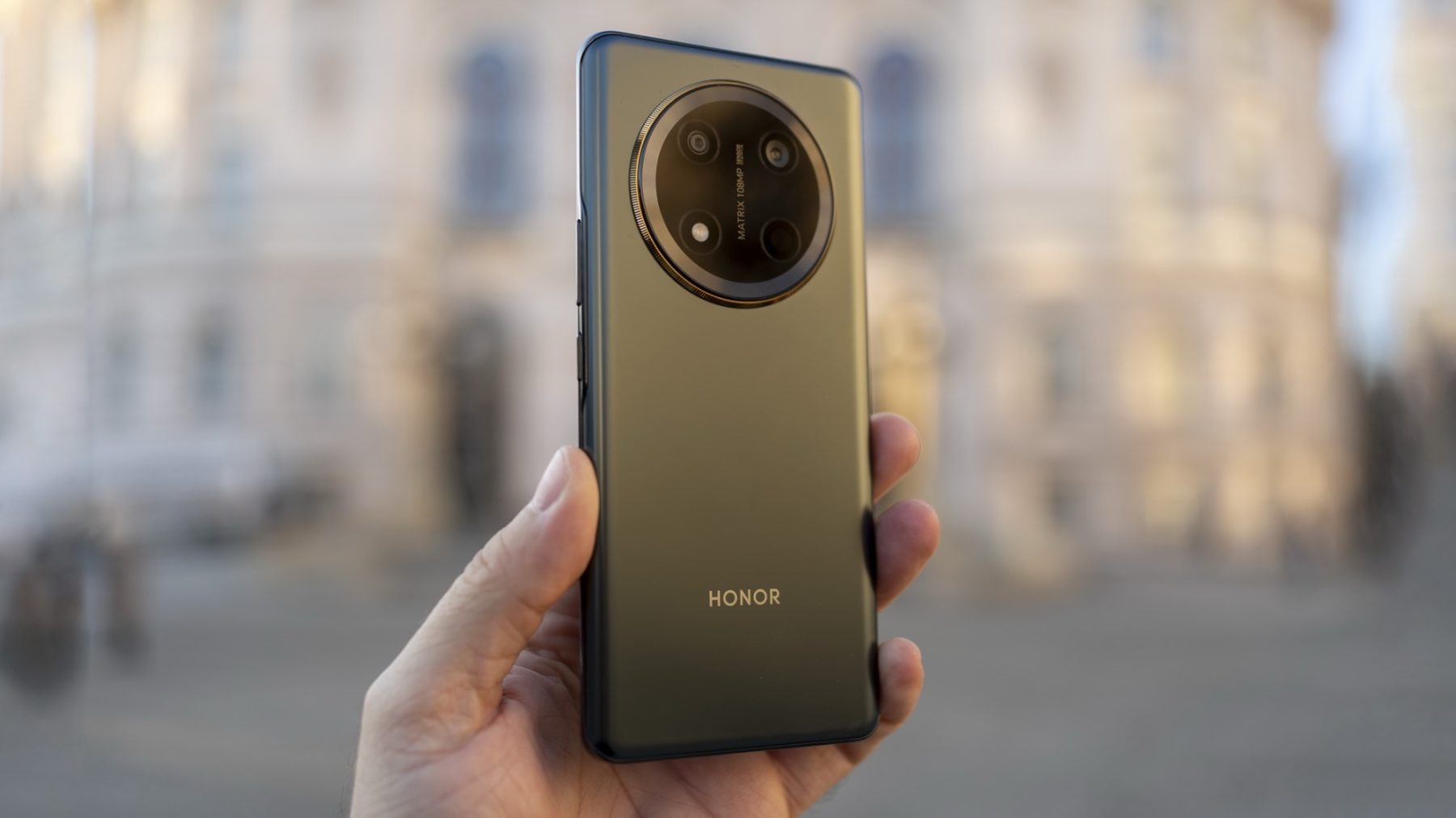 Mistr výdrže. Honor představil odlehčený model Magic 7 Lite ...