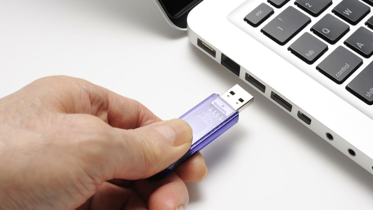 Action rozšířil sortiment o USB flash disk. Dá se připojit i k mobilu ...